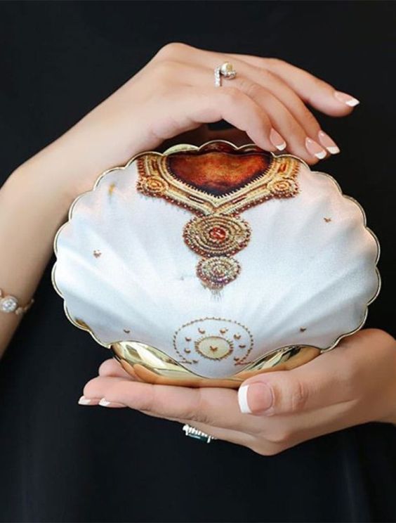 Shell Clutch – Amina Gallery
